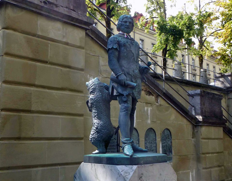 Duke’s statue with bear_Bern, Switzerland | Notable Travels